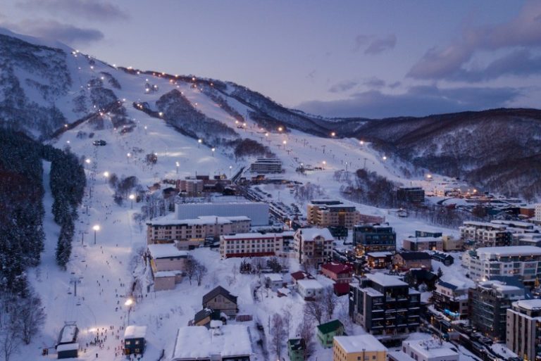 Skiing in Niseko: What to Do and Where To Stay